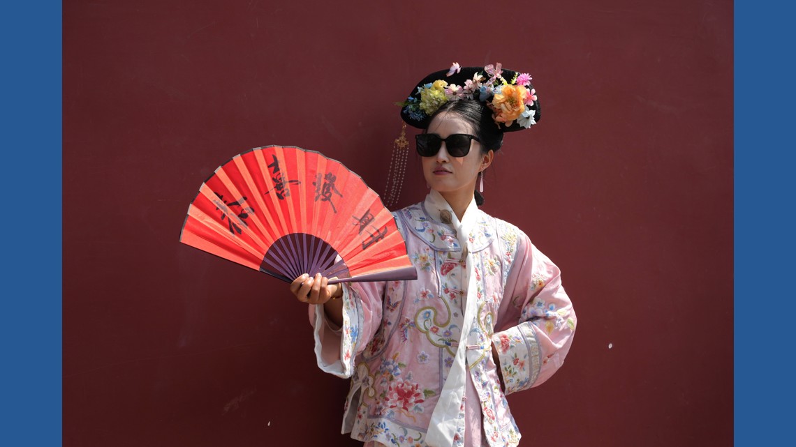 Dressing visitors in ancient China's imperial splendor is booming in ...