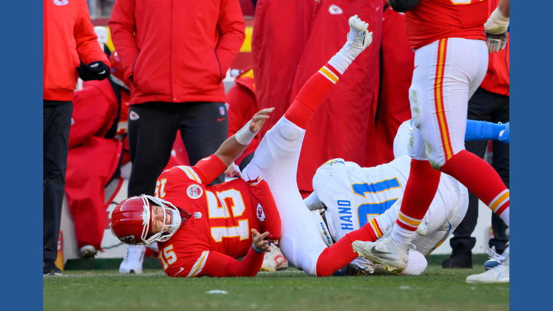 Mahomes takes part in Chiefs' first voluntary workout, just 5 months ...