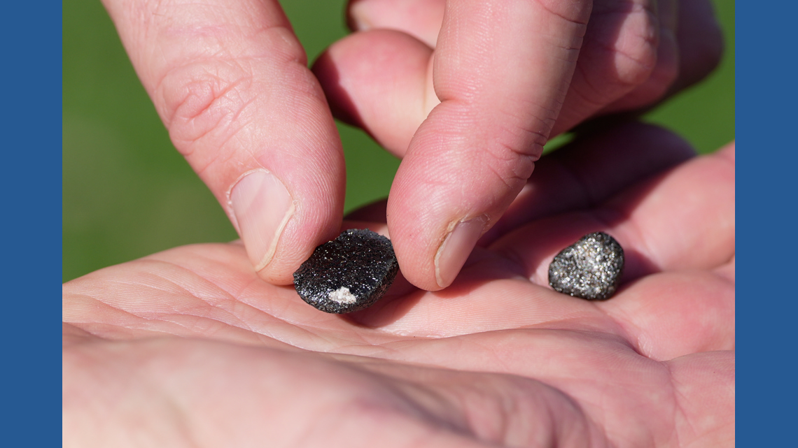 Meteorite hunters scour Ohio for fragments of 7-ton space rock that ...