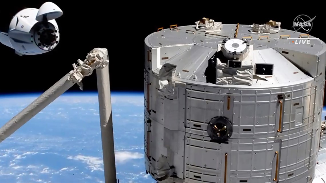 Largest space station crowd in decade after SpaceX arrival | king5.com