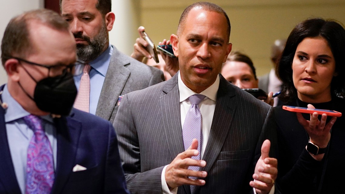 Hakeem Jeffries makes historic bid to lead House Dems post-Pelosi ...