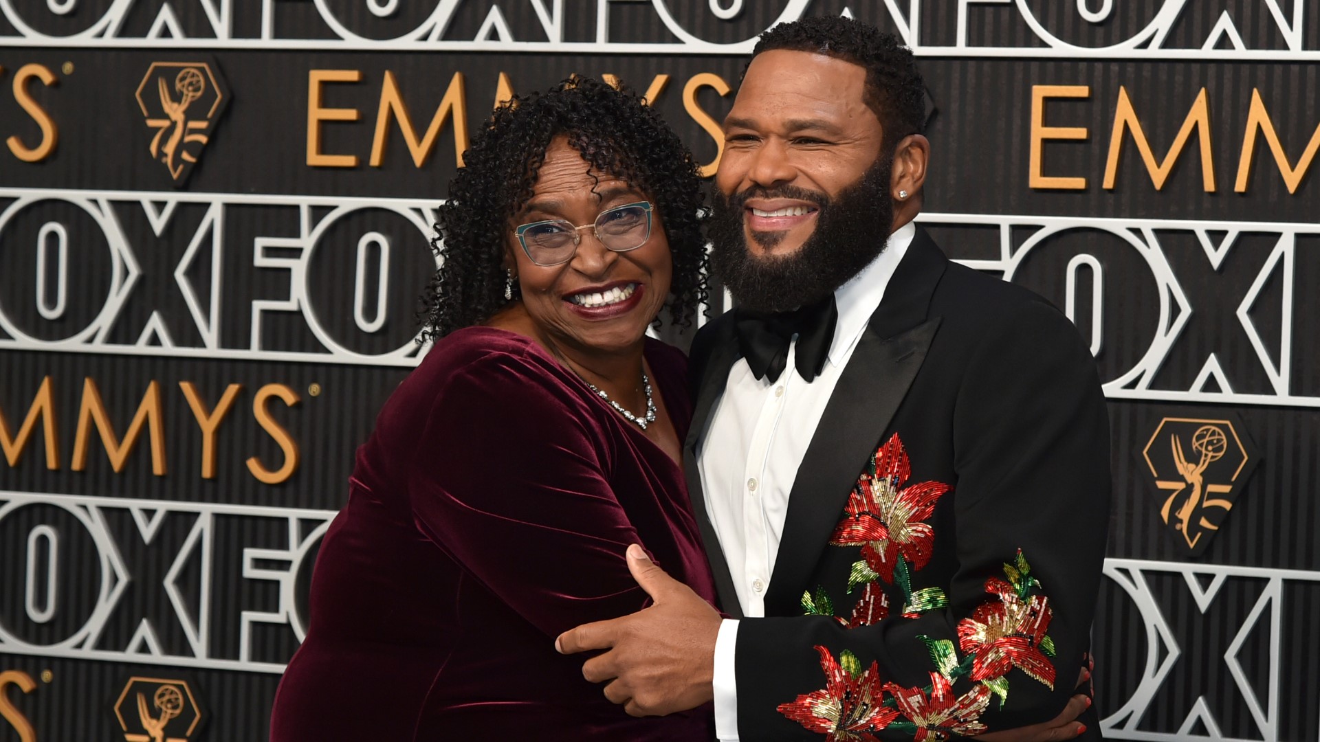 Emmy Awards: 'Succession,' 'The Bear' dominate awards | king5.com