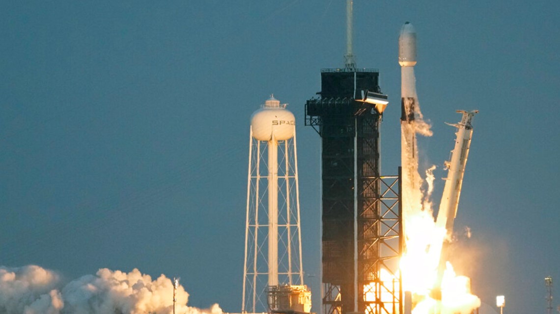 SpaceX launches 40 OneWeb satellites | king5.com