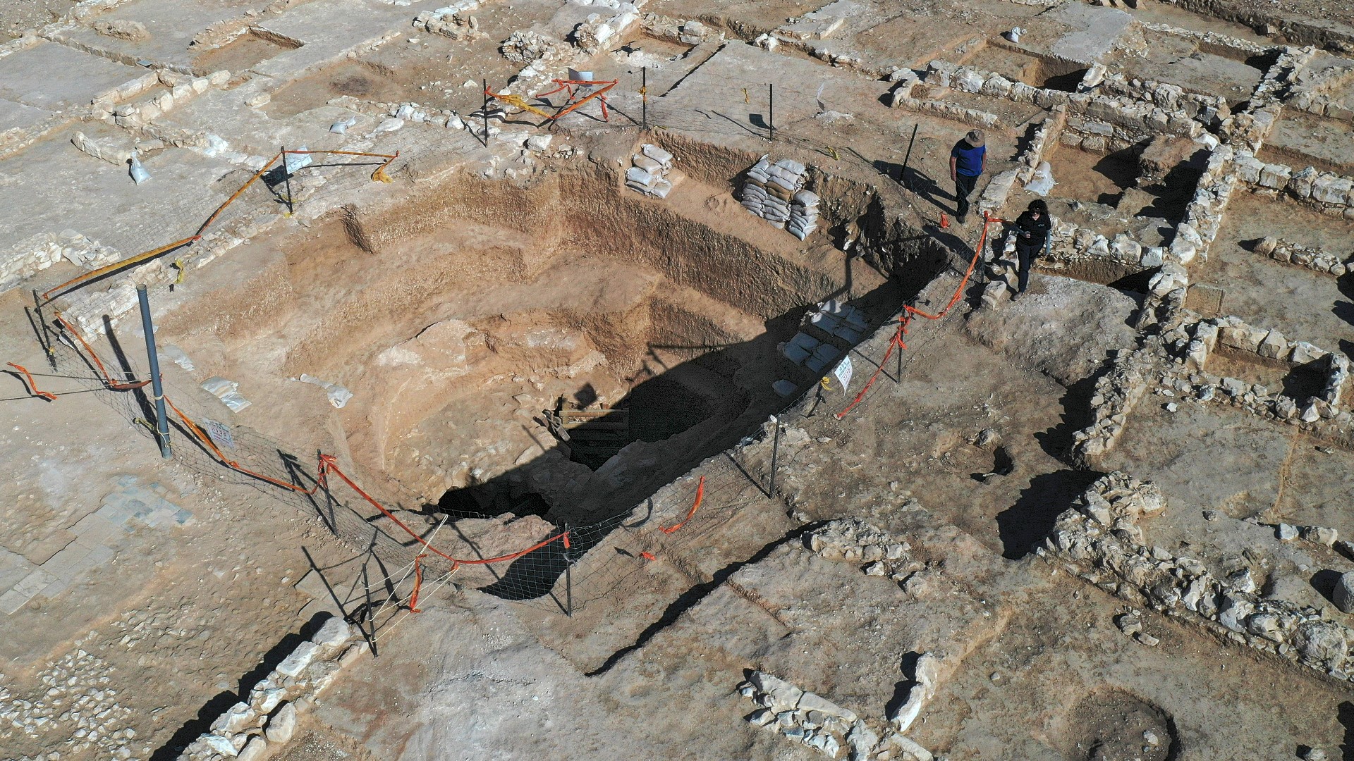 Israel archaeologists find 1,200-year-old luxurious mansion | king5.com