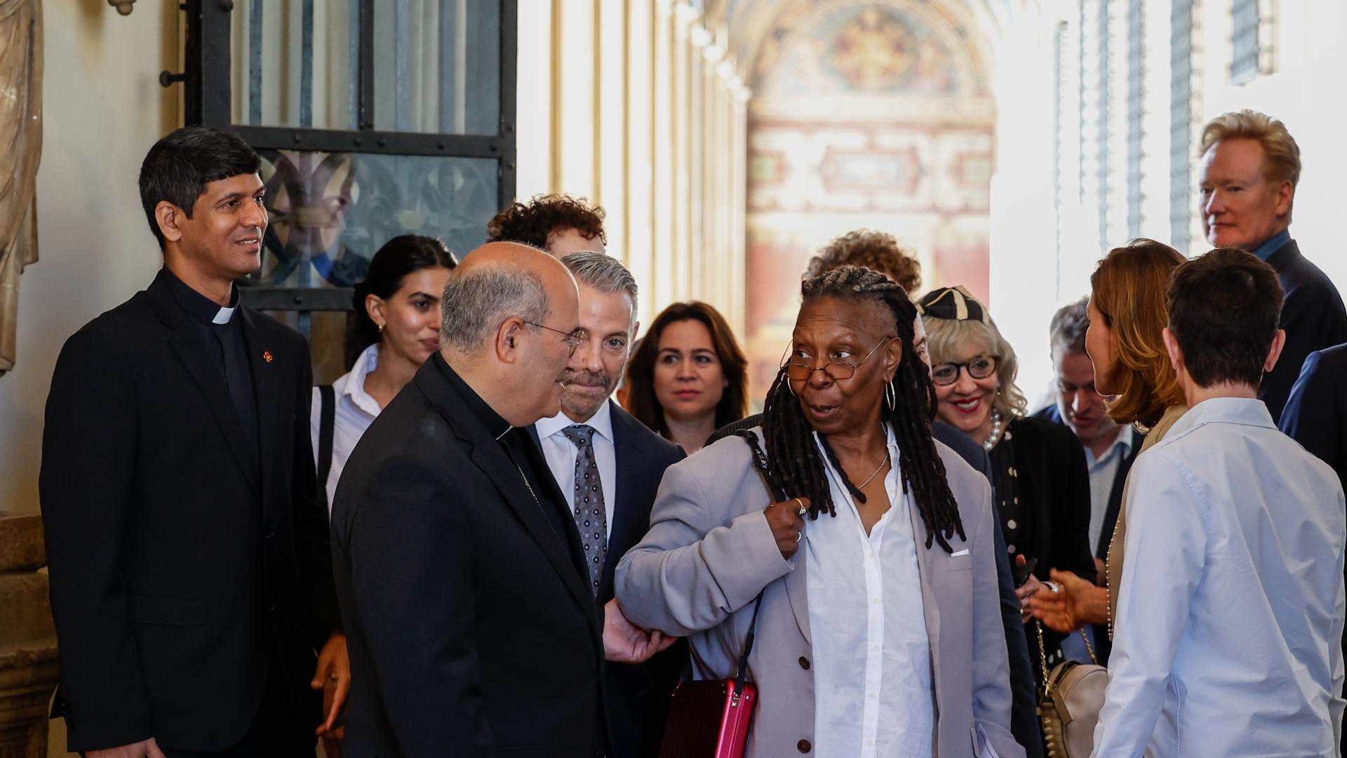 Pope meets comedians including Chris Rock and Conan O'Brien | king5.com
