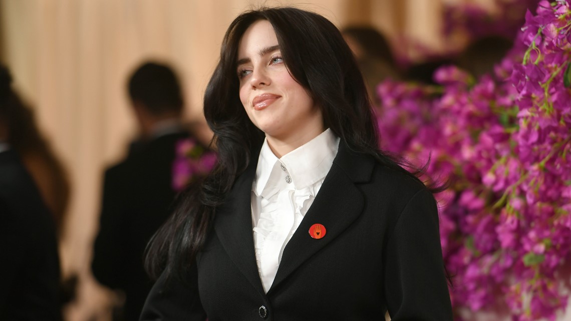 What did the red pins at the Oscars mean? | king5.com