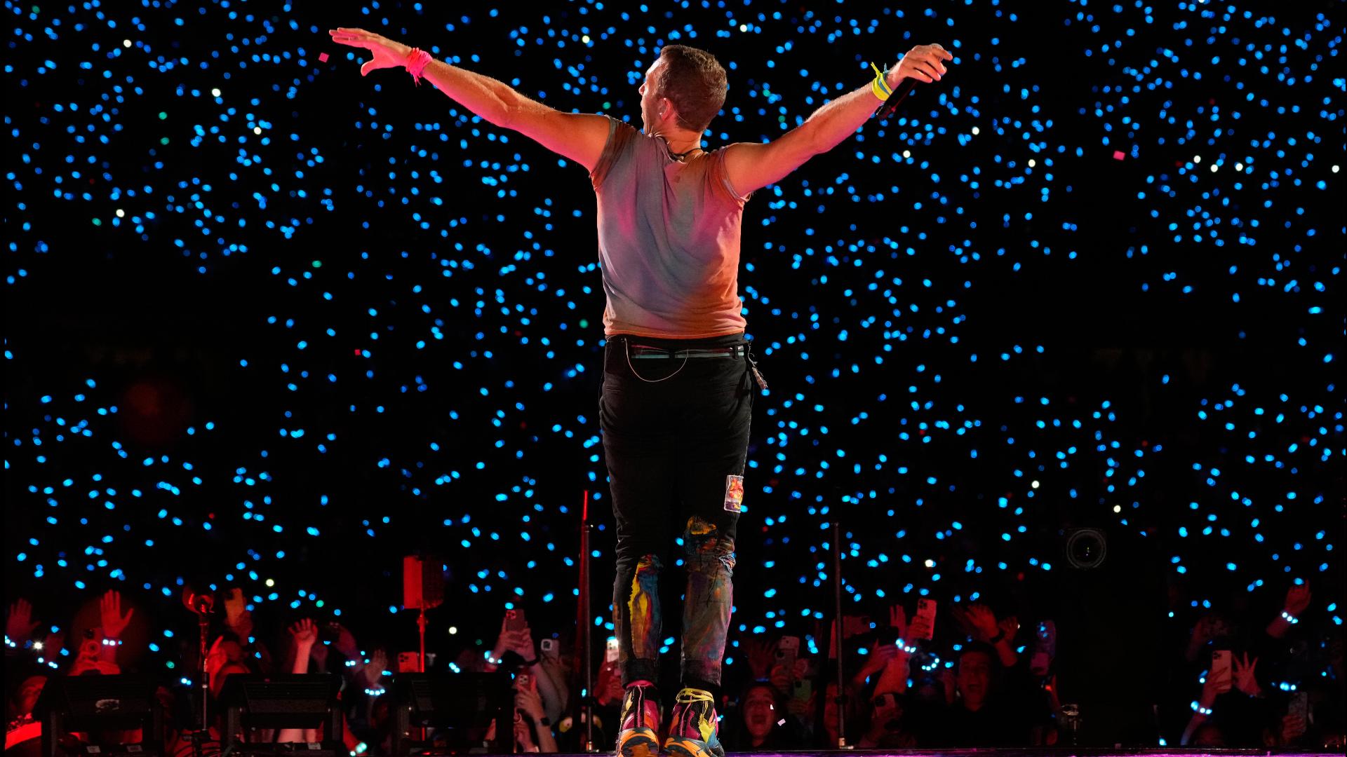 HR exec at Astronomer resigns after Coldplay concert video goes viral ...