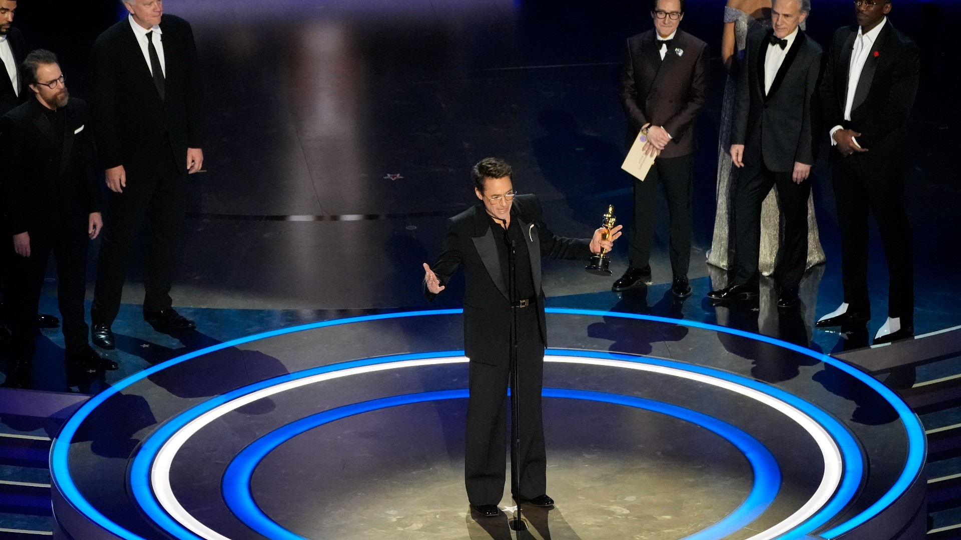 Robert Downey Jr. wins first Oscar for 'Oppenheimer' | king5.com