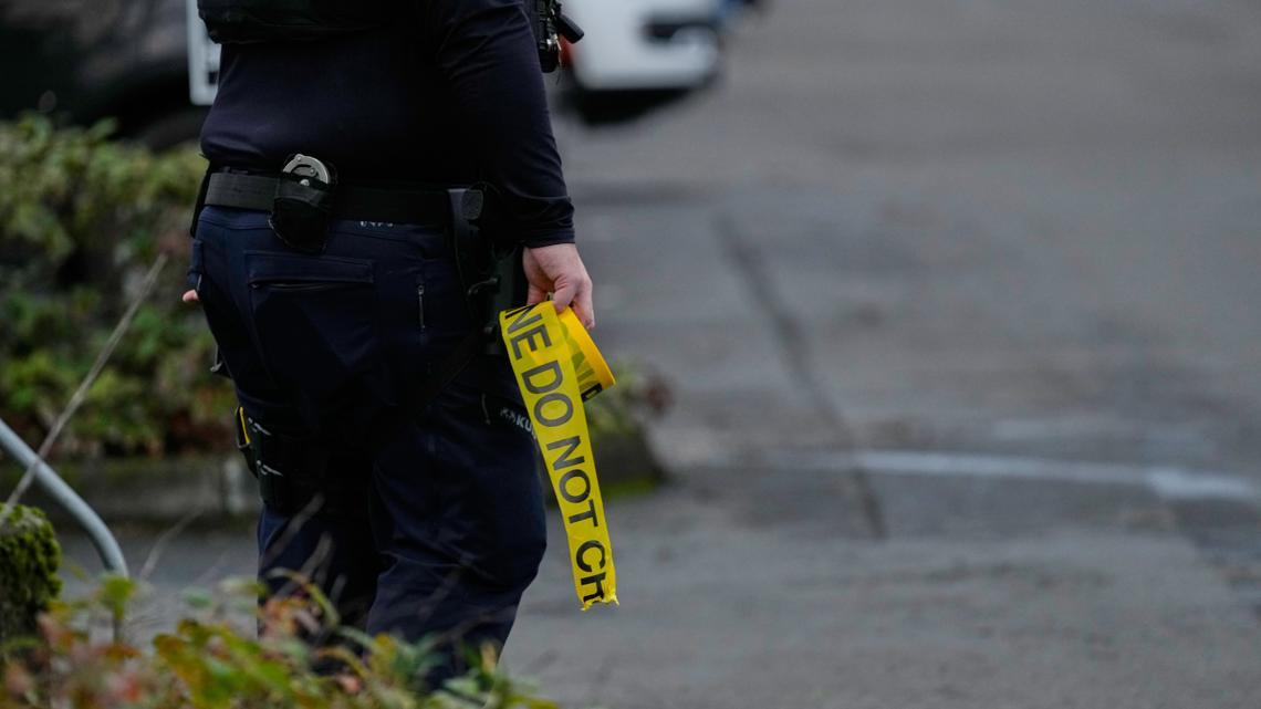 Federal agents shoot 2 people in Portland, Oregon | king5.com
