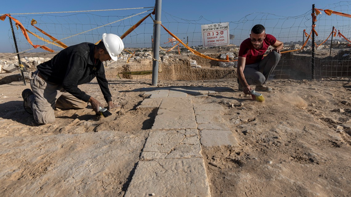 Israel archaeologists find 1,200-year-old luxurious mansion | king5.com