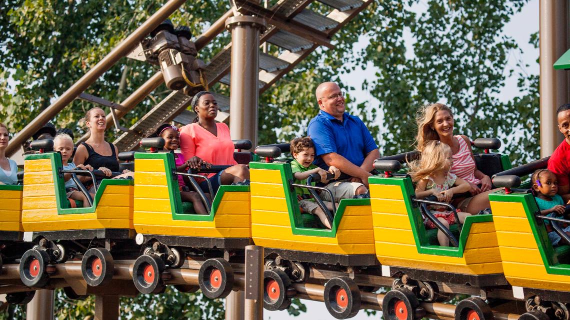 Six Flags offers free 2026 season pass for kids ages 3 to 5 | king5.com