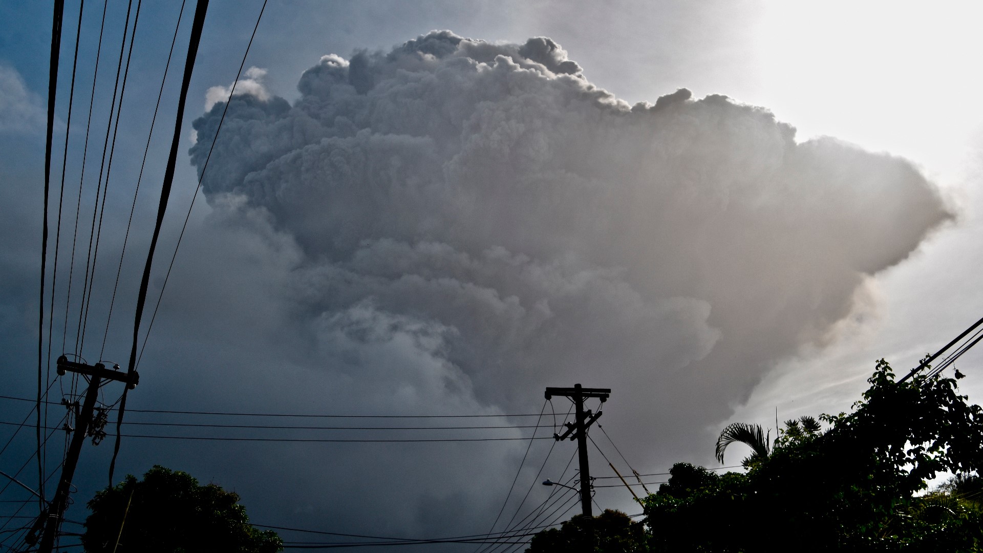 La Soufriere volcano erupts amid St. Vincent evacuations | king5.com