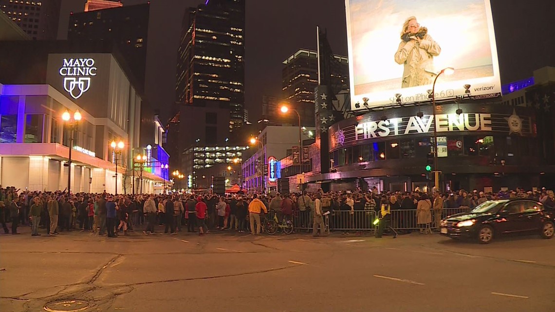Fans flock to First Avenue to honor Prince | king5.com