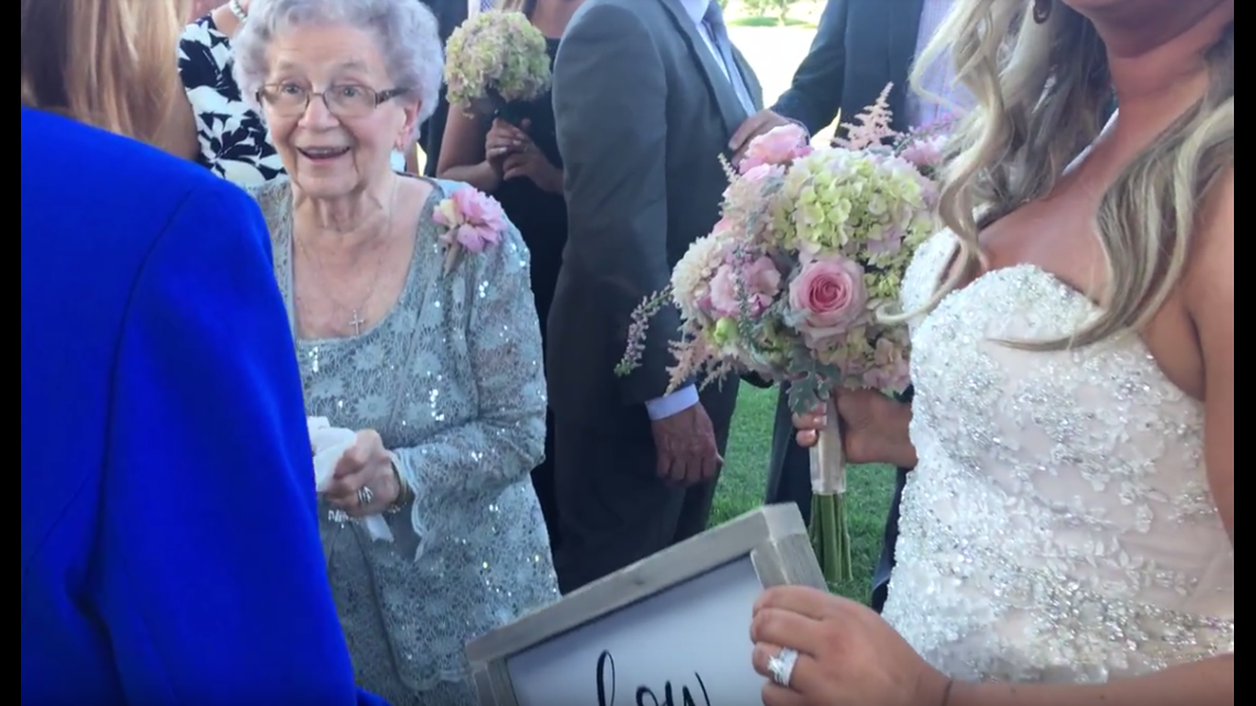 92-year-old flower girl steals the show | king5.com