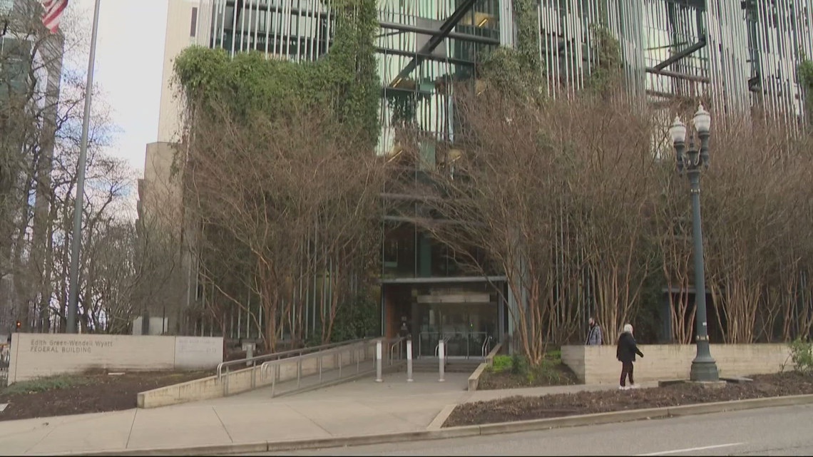 Scientist uncovers new, minuscule clues on DB Cooper ransom money found ...