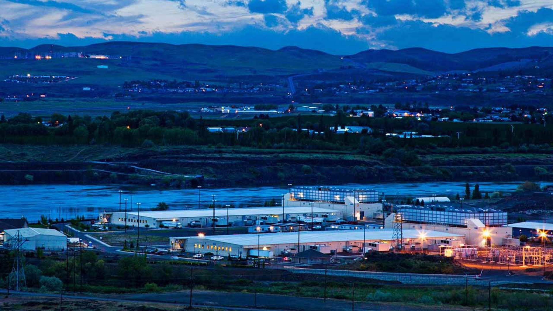 Google touts $1.8 billion investment in Oregon data center | king5.com