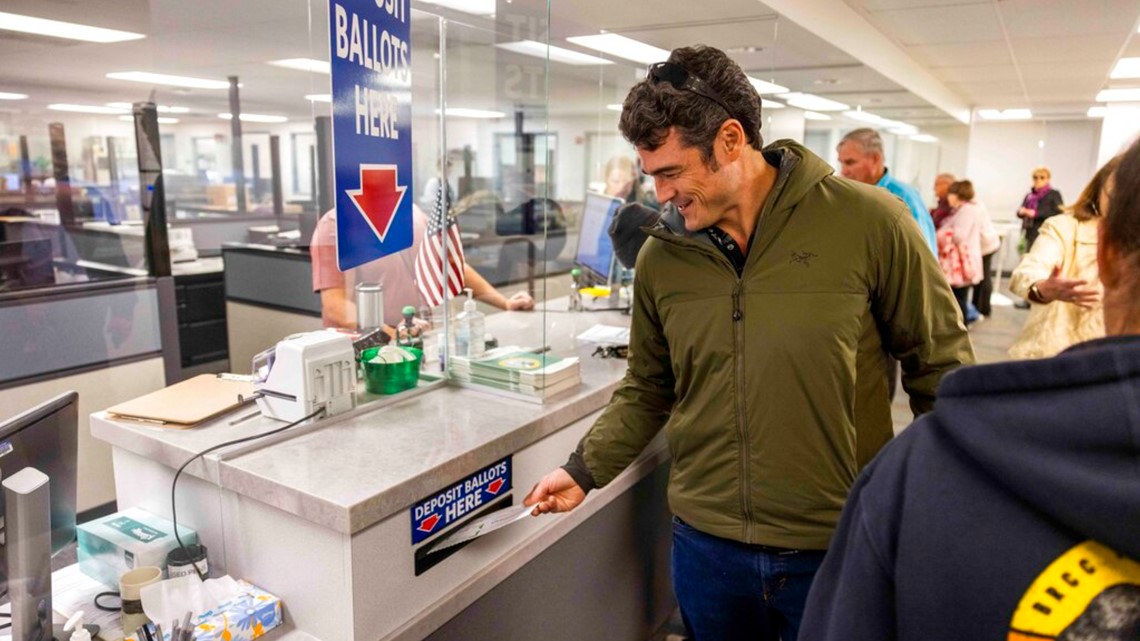 Joe Kent concedes District 3 race to Marie Gluesenkamp Perez | king5.com