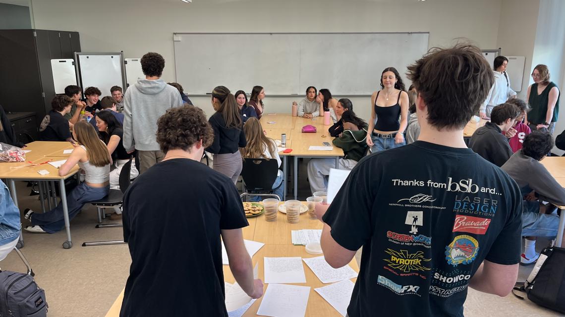 Lincoln High pen pal club connects students with seniors | king5.com