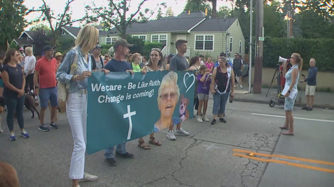 Hundreds of people and their dogs gather in Seattle to honor beloved ...