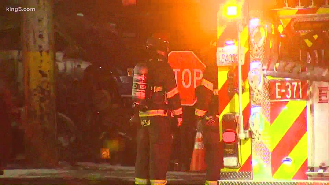 30-40 vehicles catch fire at a wrecking yard in Kent | king5.com