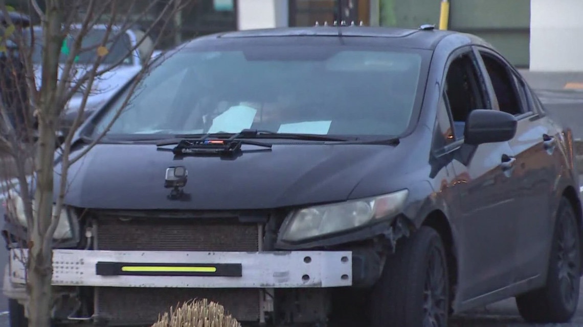 'Suspicious' vehicle investigated by Bellevue bomb squad in mall parking lot | king5.com