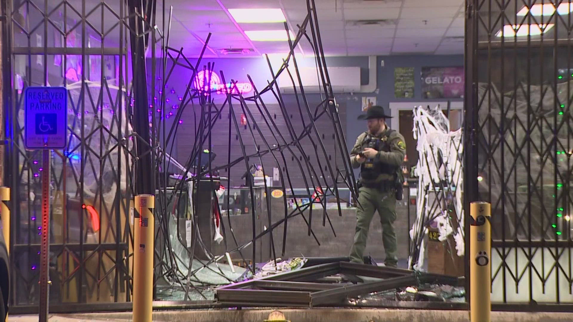BREAKING: 'Crash and grab' robbery at Lynnwood pot shop | king5.com