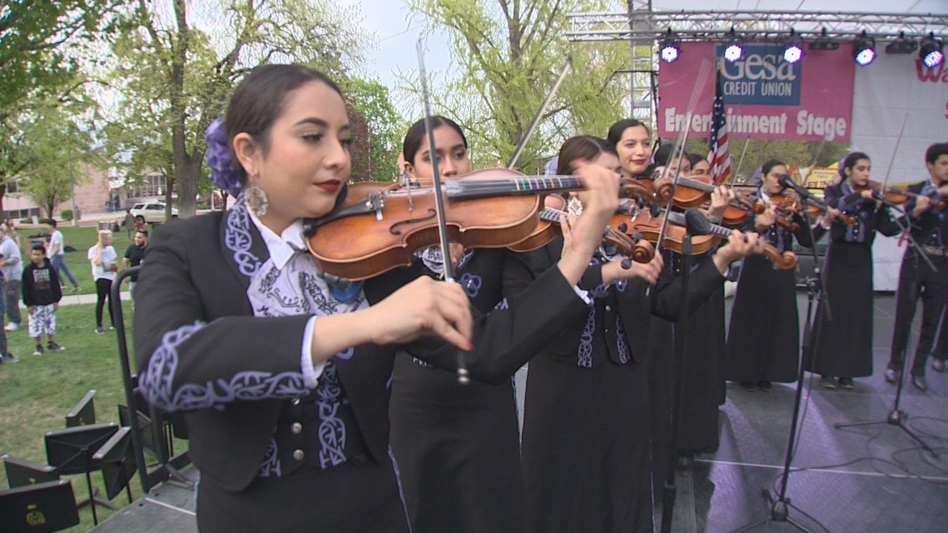 Mariachi means success for these Wenatchee students | king5.com