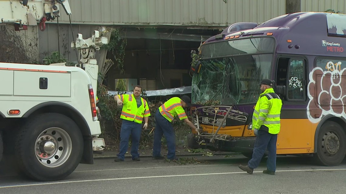 King County Metro removes bus over a week after crash into indoor skate ...