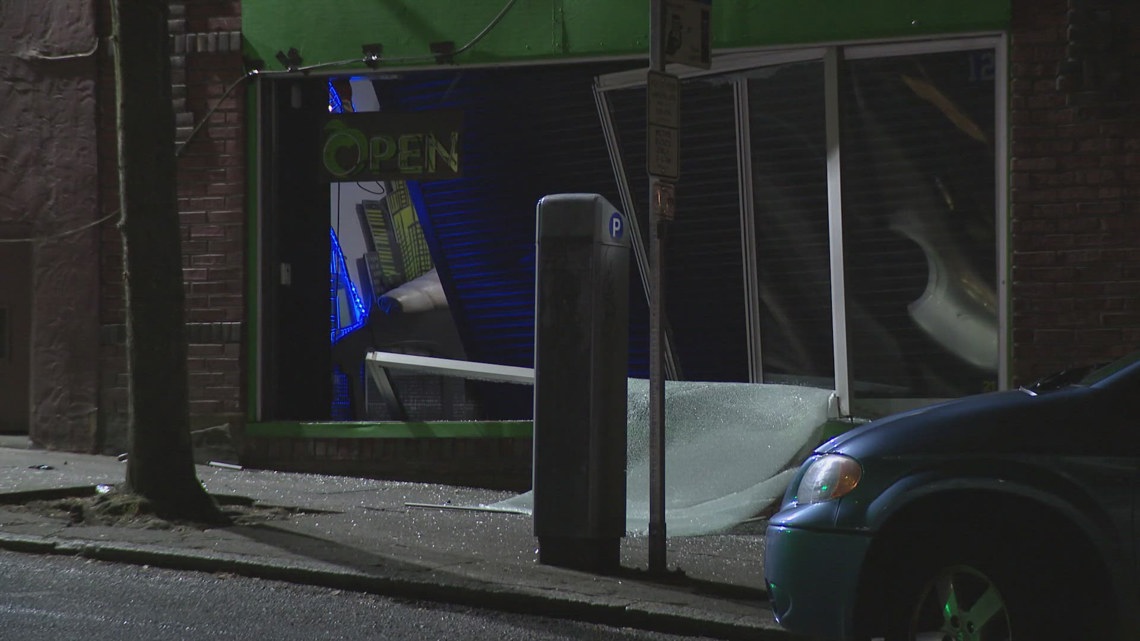 4 suspects arrested after smash-and-grab burglary of Seattle pot shop ...