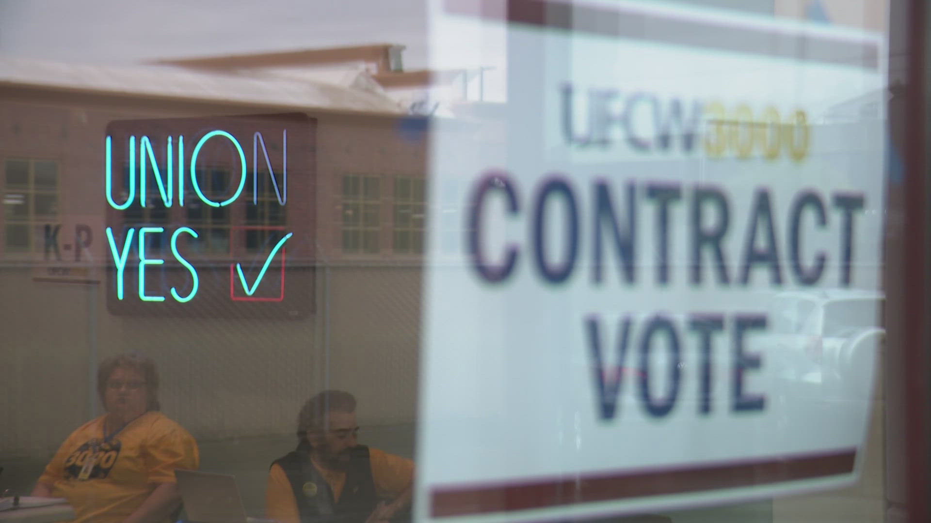 30,000 Washington grocery workers to vote on latest contract | king5.com