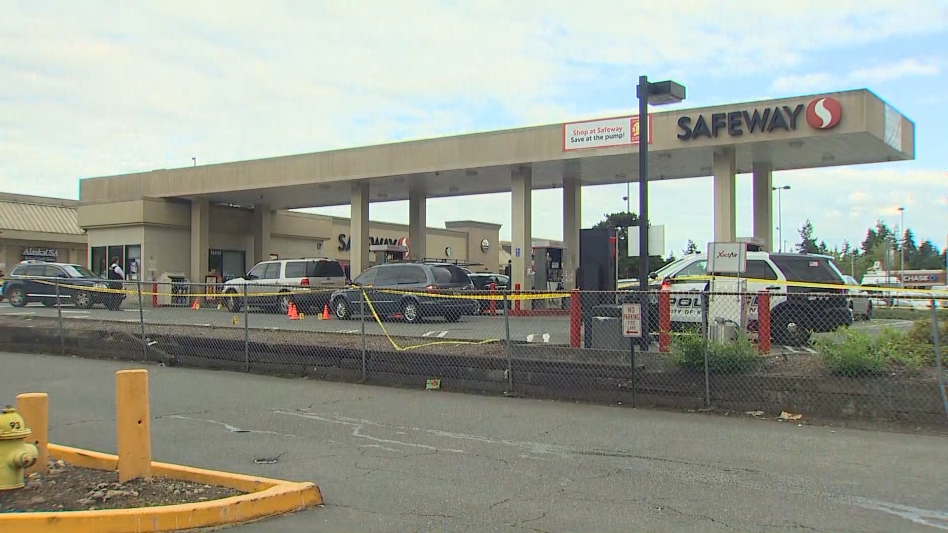 Suspect killed in officer-involved shooting at Kirkland Safeway | king5.com