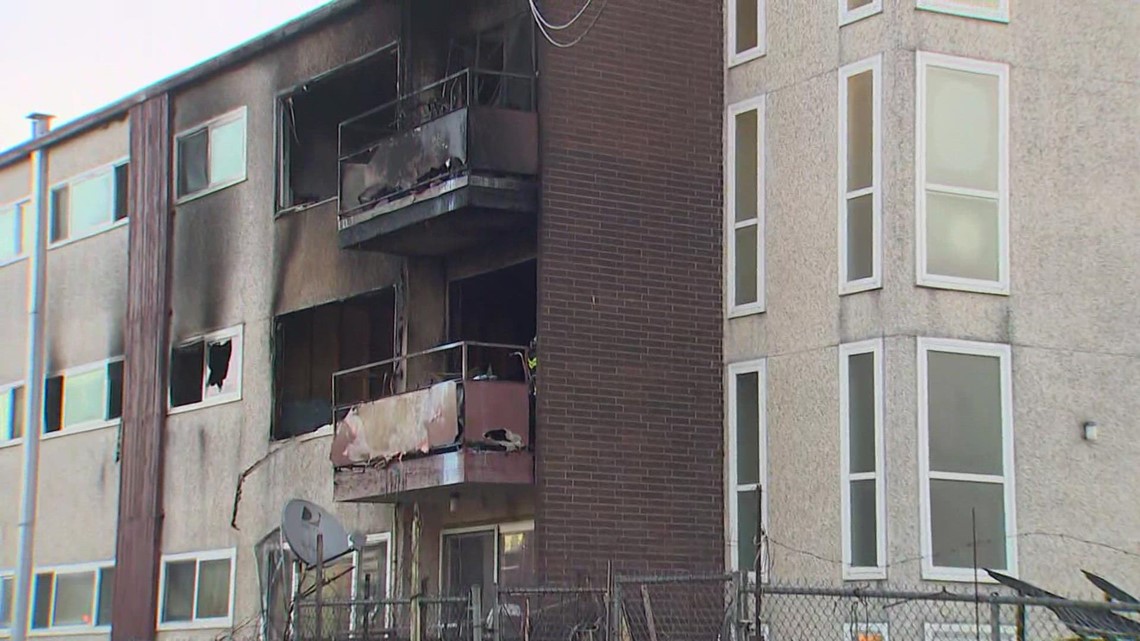 3 residents rescued from Seattle apartment fire | king5.com