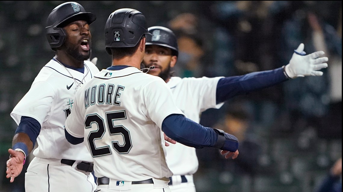 Mariners rally late to stun Giants 8-7 in 10 innings | king5.com