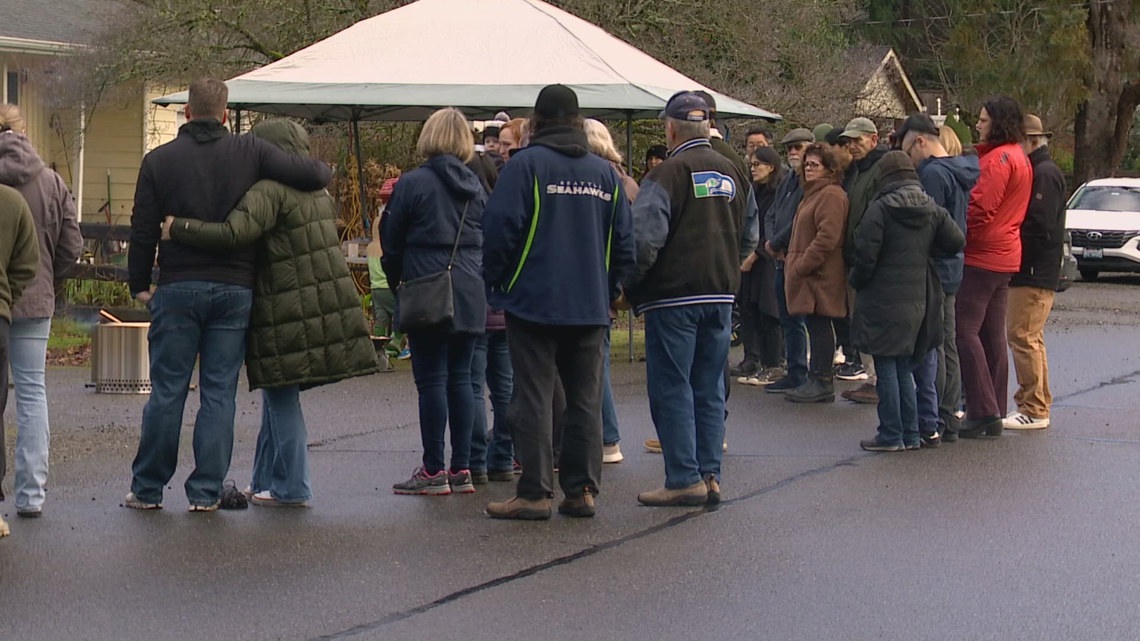 'Kind and gentle': Candlelight vigil honors Issaquah woman killed in ...