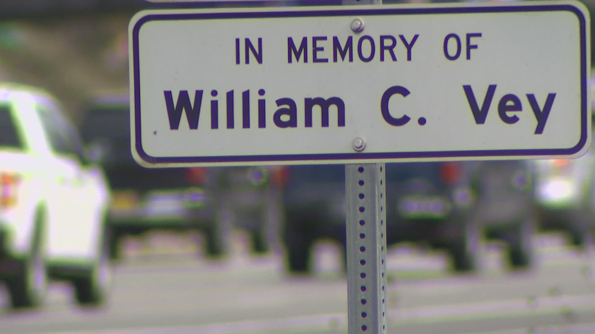 WSDOT pauses plan to remove long-standing memorial signs | king5.com