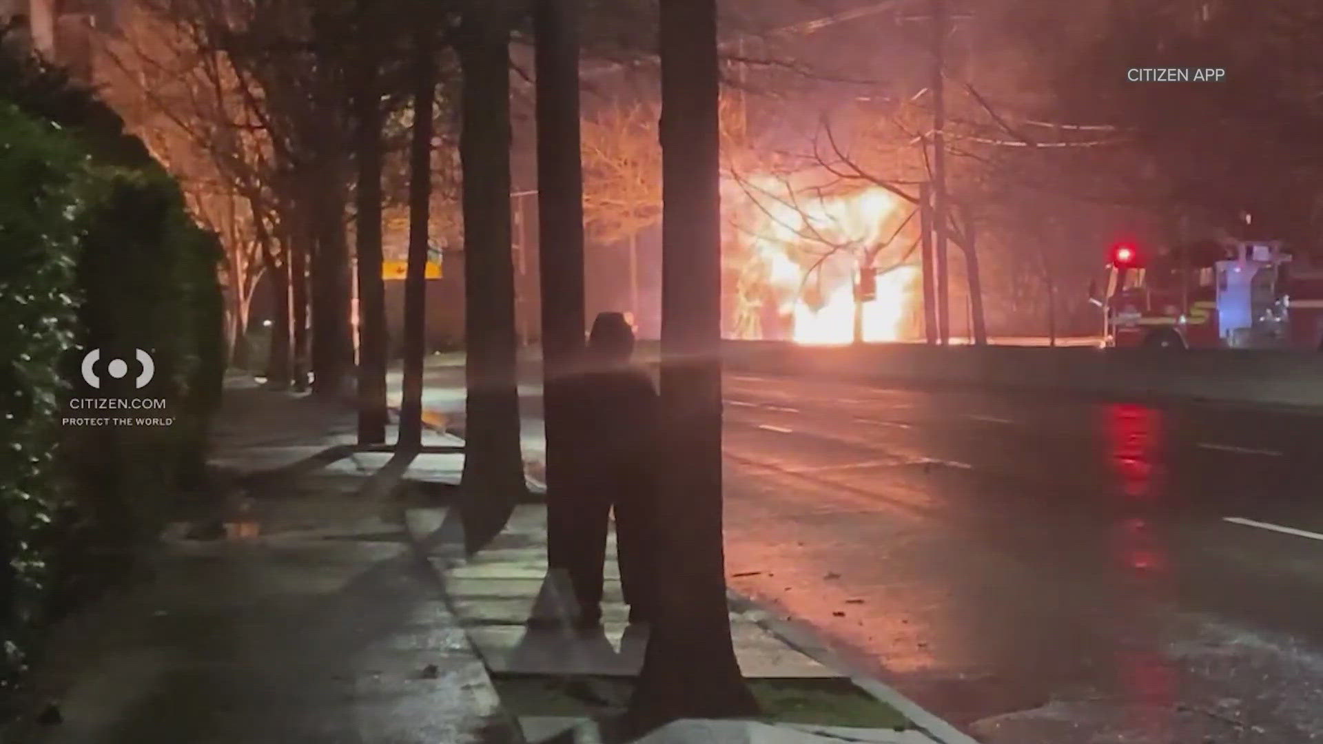 BREAKING: Fire temporarily shuts down Aurora Bridge | king5.com