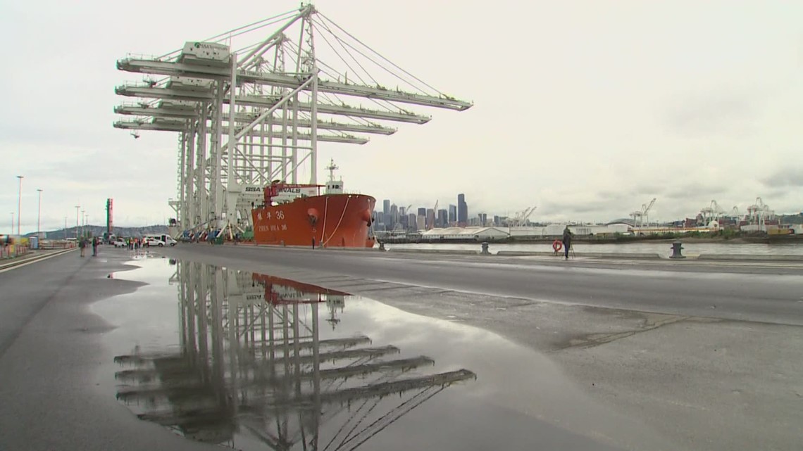 4 of the largest cranes on the West Coast arrive in Seattle | king5.com