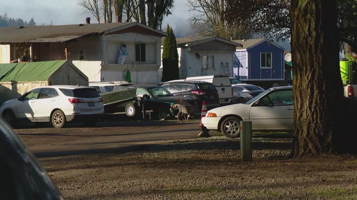 Snohomish River flooding forces families from Three Rivers mobile home ...