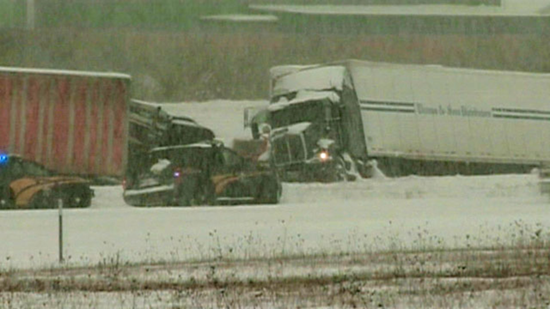 20-car pileup blocks I-5 in both directions in Oregon | king5.com