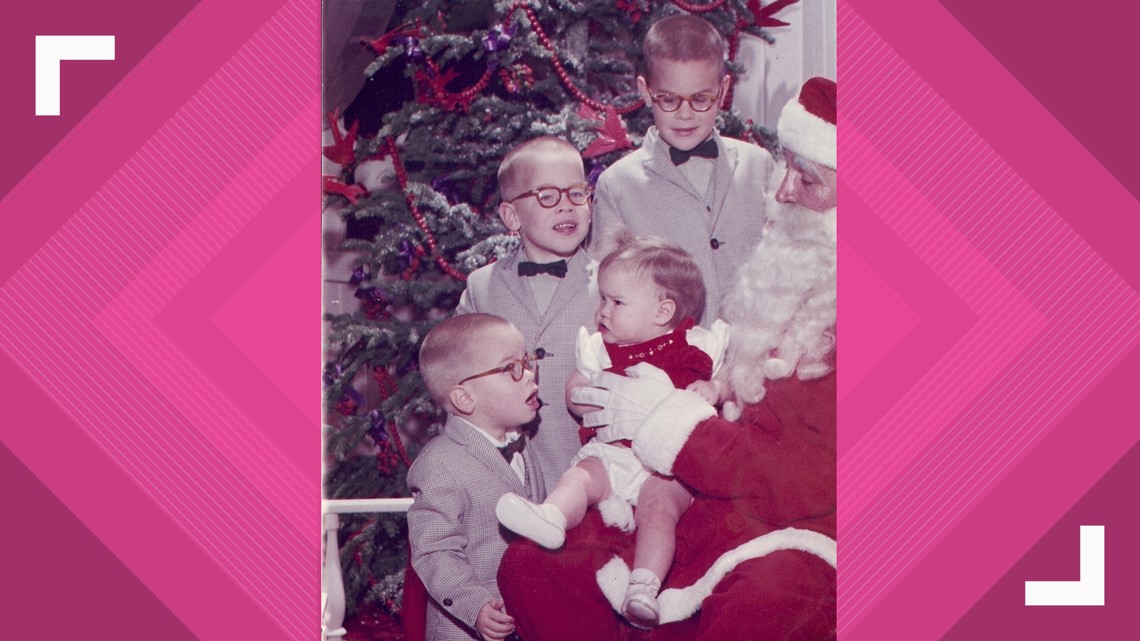 Family has taken photos with Santa for 60 years | king5.com
