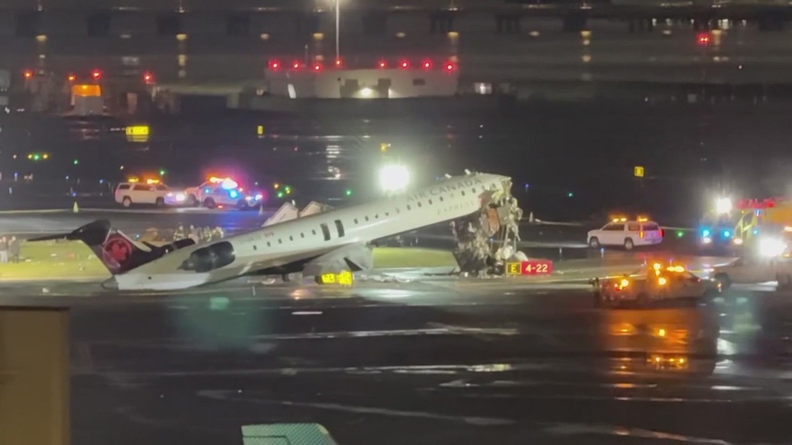 BREAKING: Plane crashes into firetruck on runway at LaGuardia Airport ...