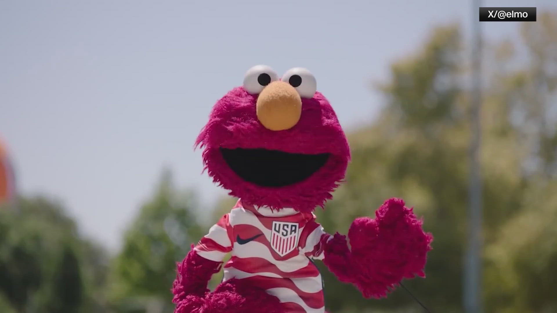 Elmo clears up his World Cup | king5.com