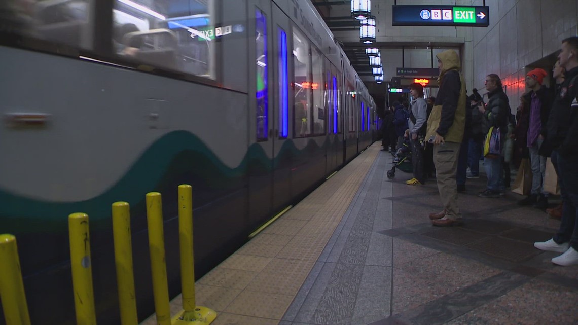Sound Transit light rail repairs lead to crowds, delays | king5.com
