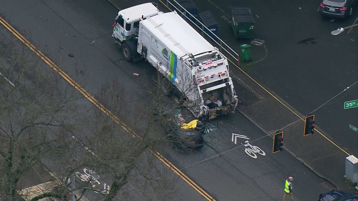 Seattle police chase of stolen car ends in deadly crash | king5.com