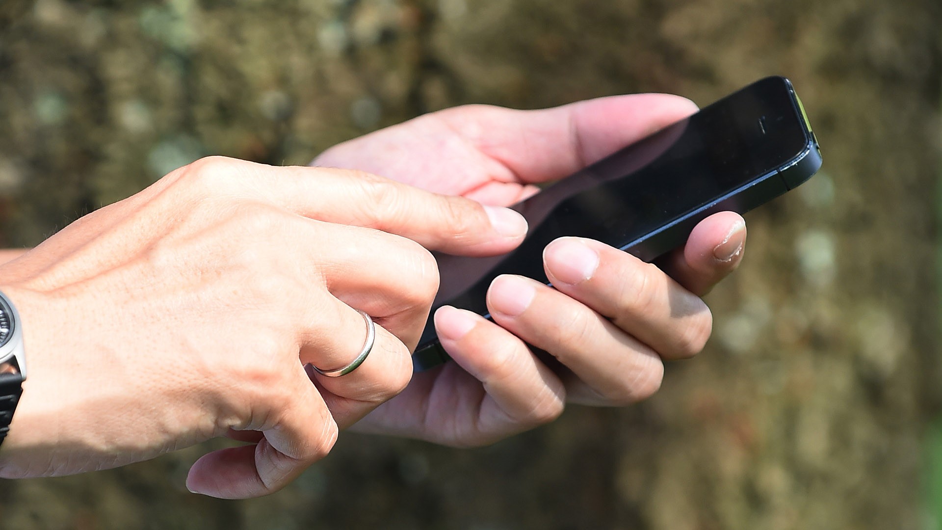 How to prolong your phone's life in a power outage | king5.com