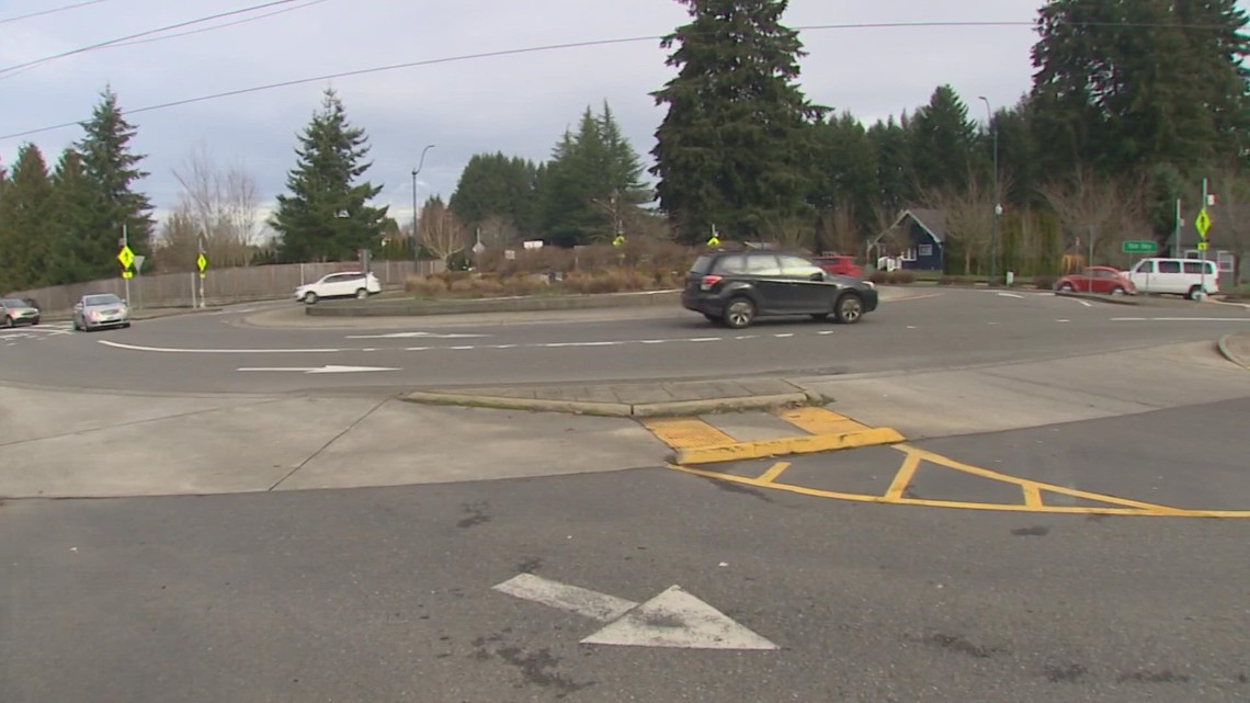 Bill would require turn signals to exit roundabouts | king5.com