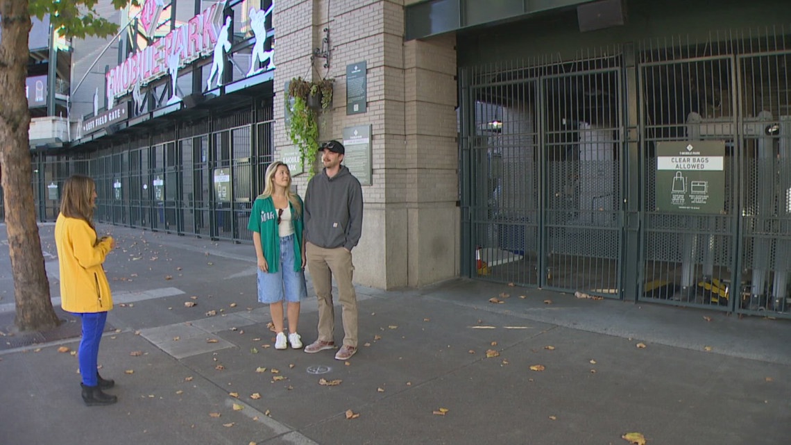 Seattle Mariners fan's dirt-eating superstition goes viral amid playoff ...