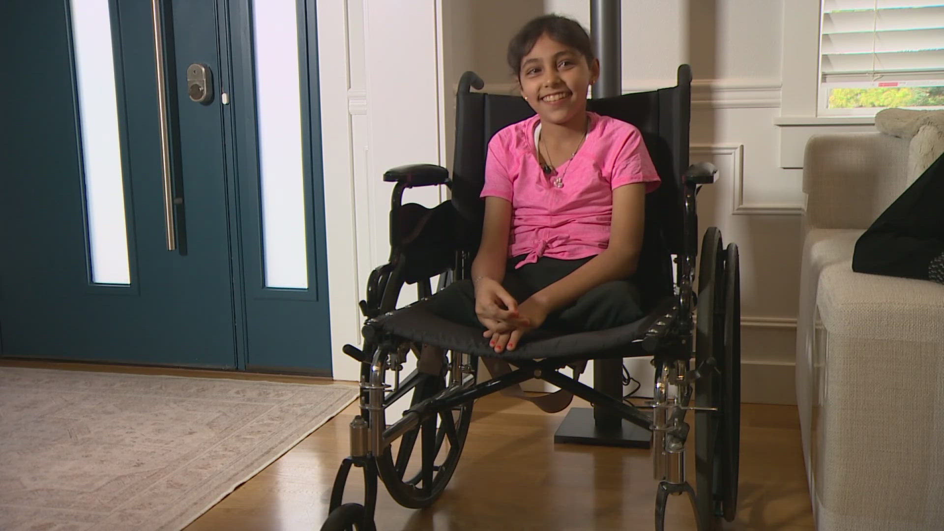 Wounded girl from Gaza arrives in Seattle for medical care | KING 5 ...