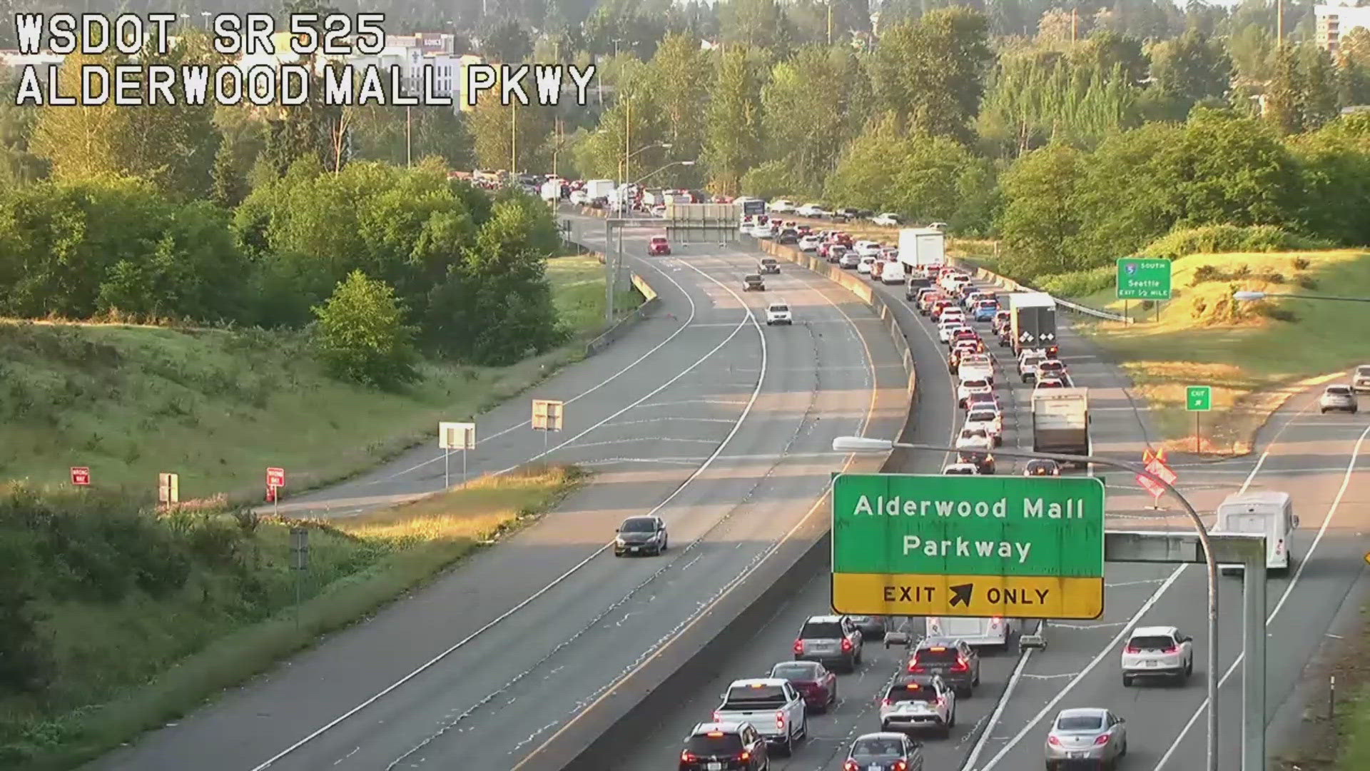 BREAKING: Fatal crash blocking multiple lanes of I-5 S | king5.com