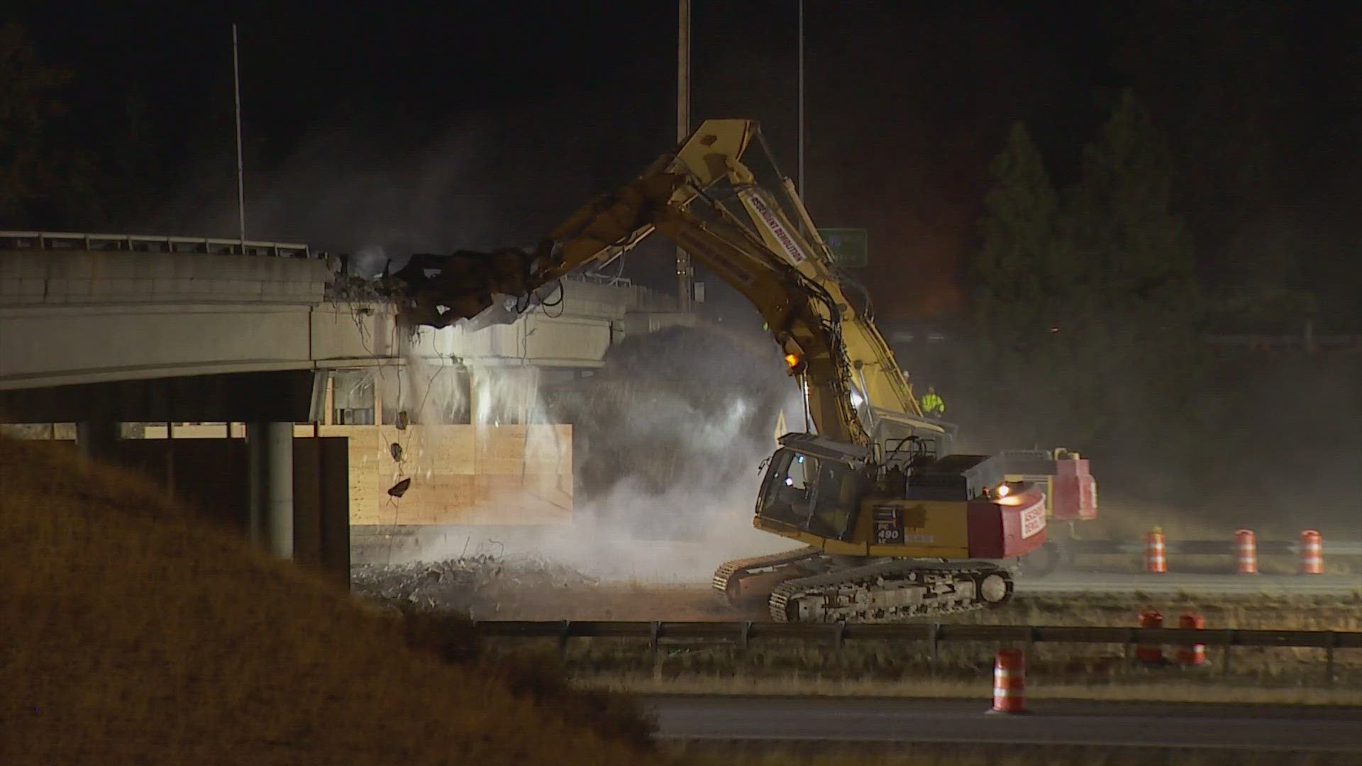 Crews demolish damaged I-90 overpass after truck strike | king5.com